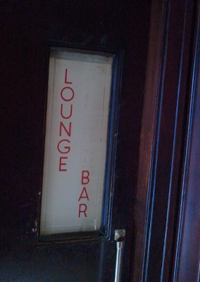 A Hauf Stop : Victoria Bar ( Partick )