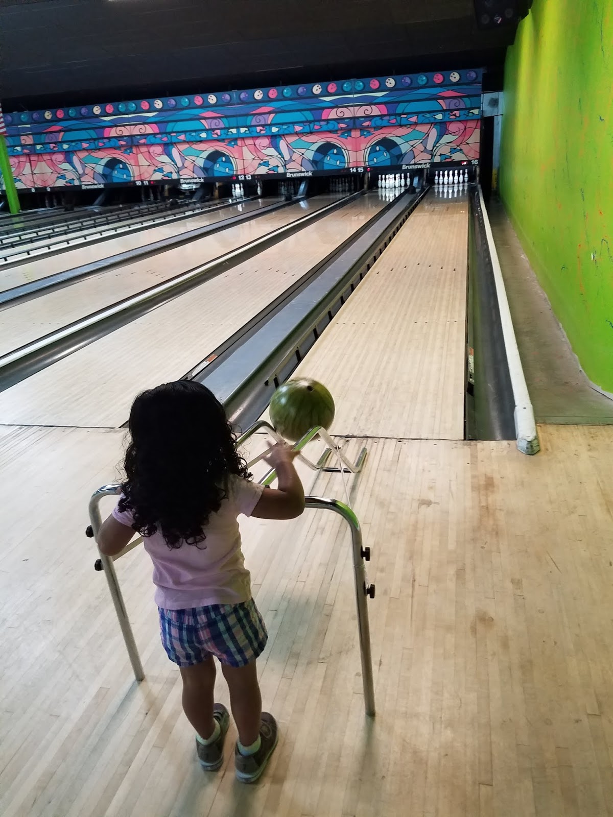 Living the Parenting Life: Bowling fun