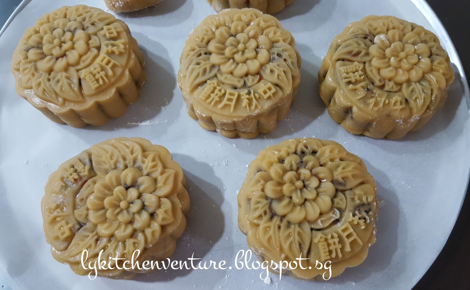 LY's Kitchen Ventures: Five Kernel Mooncake (五仁月饼)