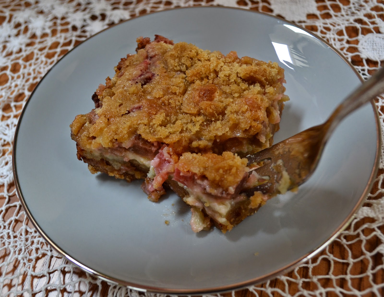 Run 'n Stitch: Rhubarb Custard Bars