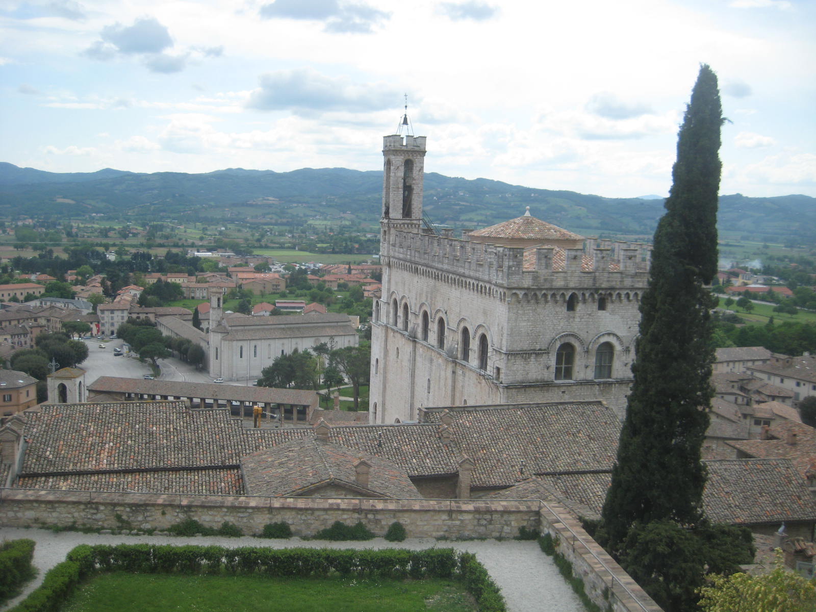 e-arthistory: FEDERICO da MONTEFELTRO's SUMMER PALACE