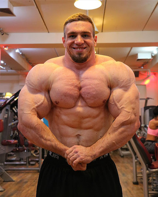 Muscle Lover: IFBB Pro bodybuilder Mikhail Volinkin from Uzbekistan