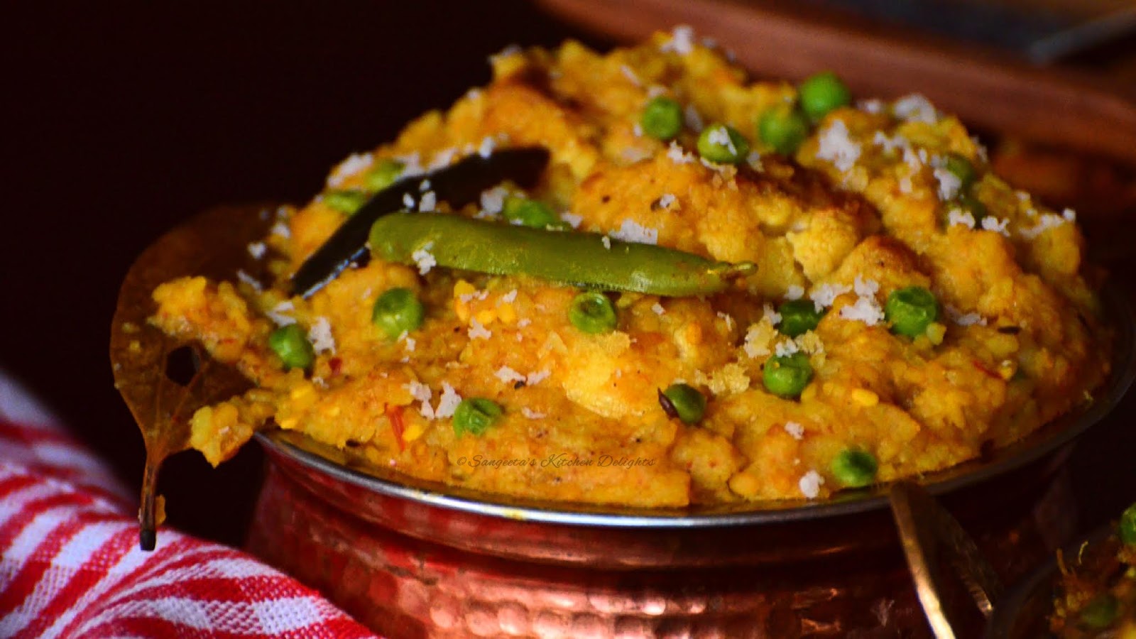 Bhoger Khichuri | Niramish khichuri Alu, fulcopi r koraisuti die ...