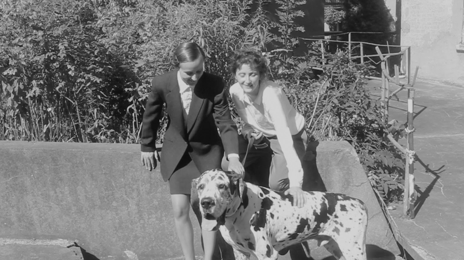 Nocny Art Patrol: Beztroskie love story w oazie na pustyni śmierci. O ...