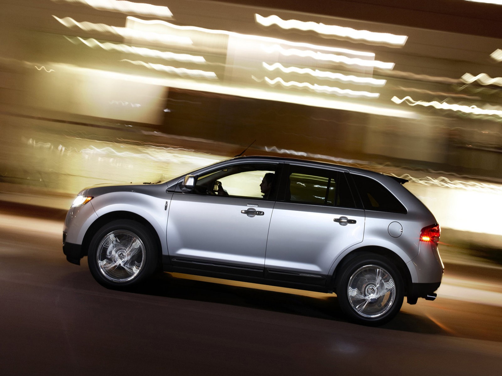 2011 - Lincoln MKX (Full Pic)
