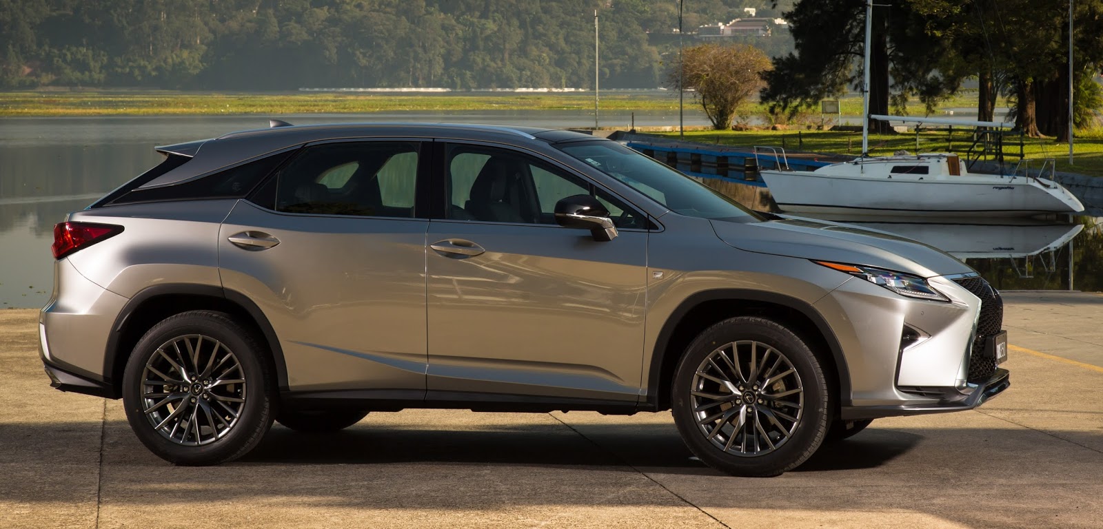 Novo Lexus RX 350 estreia no Brasil em duas versões