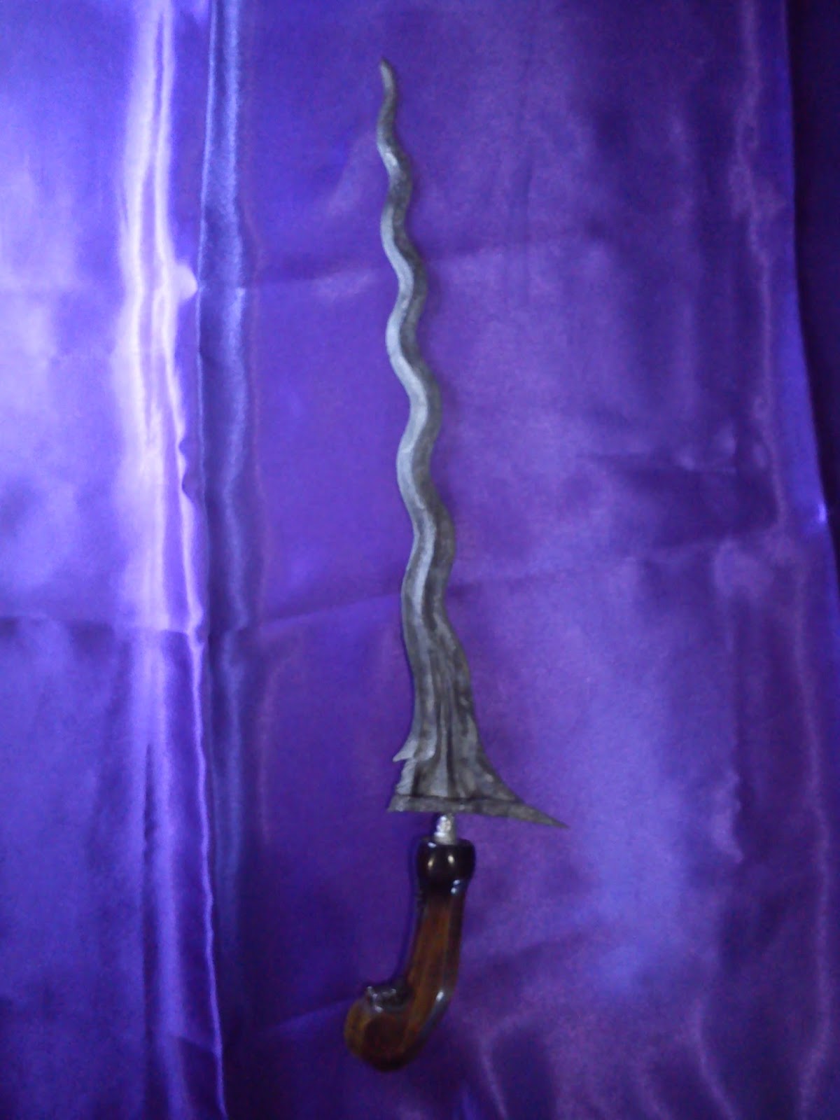 Wesi Aji Indonesia: Keris Luk 11 Pamengkang Jagad