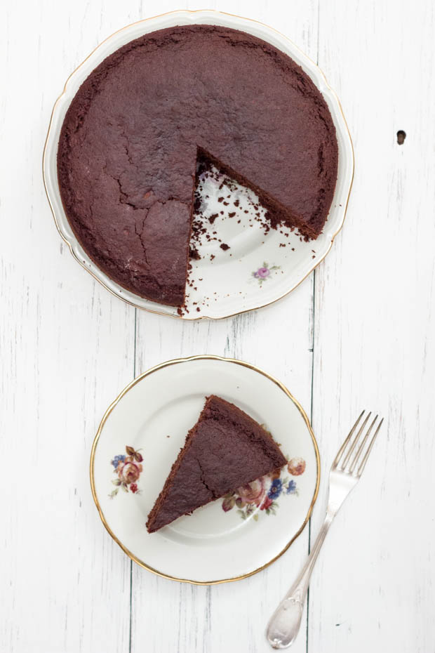 The Raw Beet: THICK CHOCO-COCO CAKE (GF, V)