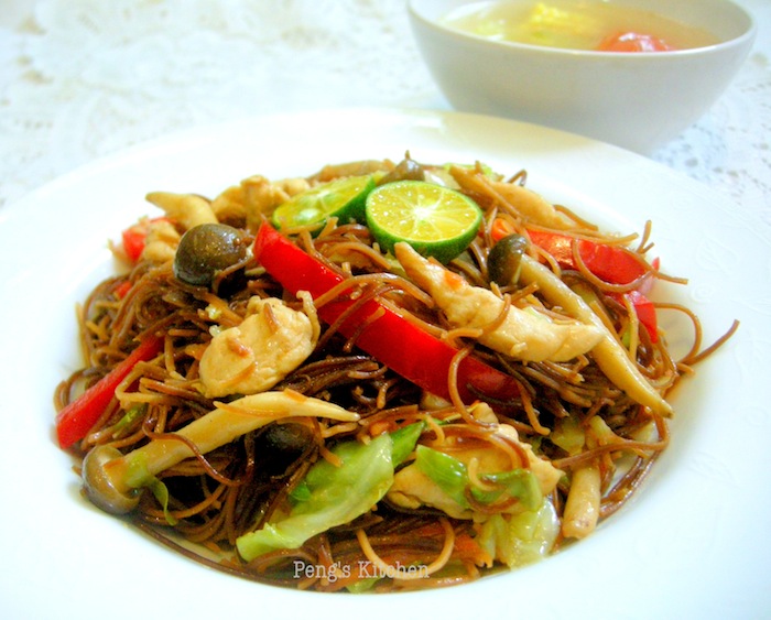 Peng's Kitchen: Fried Mee Sua 炒面线