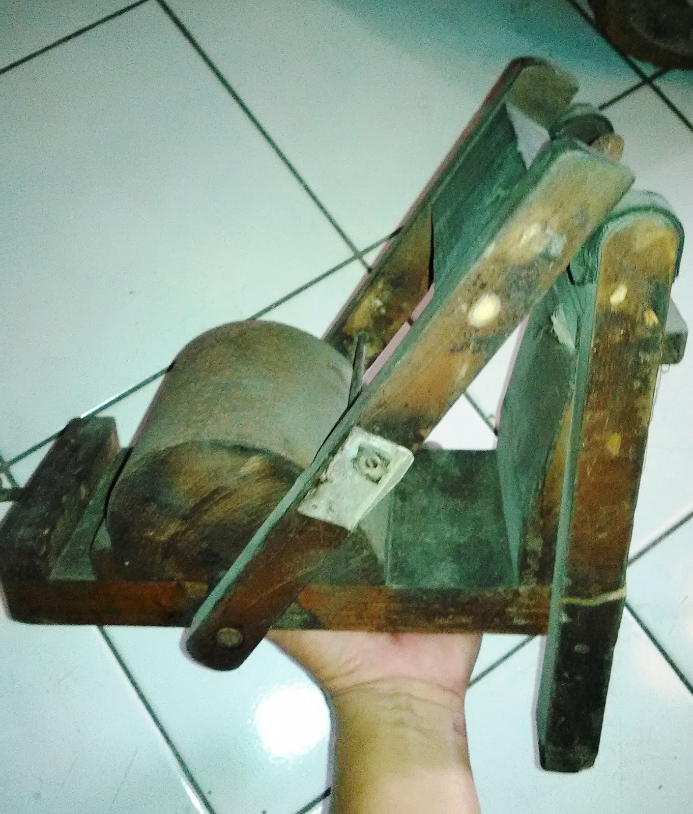 RUST HOUR ANTIQUES N SECONDLIFE: Alat Pelinting Rokok Kretek Lawas ...