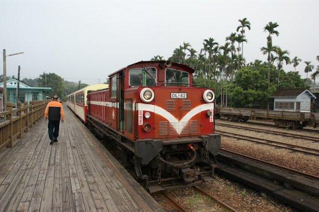 Blair's 鐵道攝影: DL42柴油機車 / Alishan Forest Railway DL42 Diesel Locomotive
