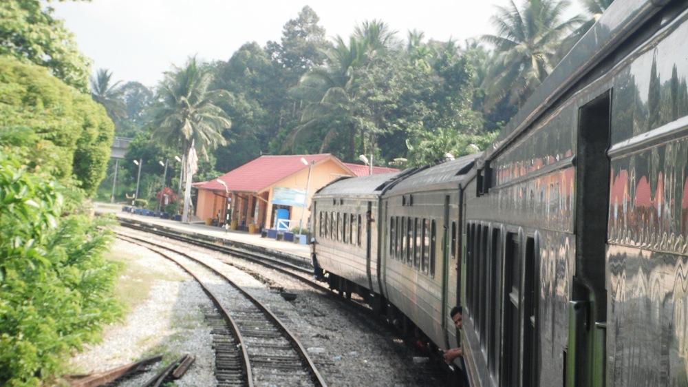 KB BACKPACKER'S Inn: HOW TO GO TAMAN NEGARA (NATIONAL PARK-JUNGLE TRAIN)