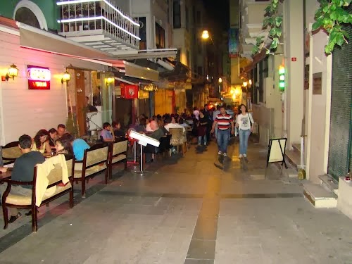 ΚΩΝΣΤΑΝΤΙΝΟΥΠΟΛΗ: ΜΙΑ ΒΟΛΤΑ ΣΤΗΝ ΠΛΑΤΕΙΑ ΤΑΞΙΜ, ΣΤΗΝ ISTIKLAL ΚΑΙ ΣΤΟ ...