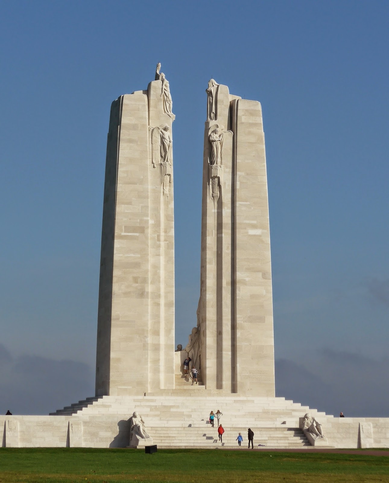 Art-e-facts: encounters with objects in museums: Vimy Ridge: The Memorial