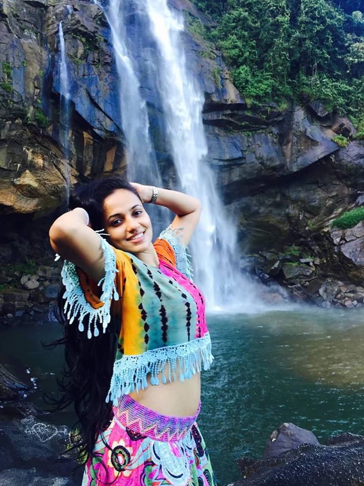 Udari Warnakulasuriya Photos