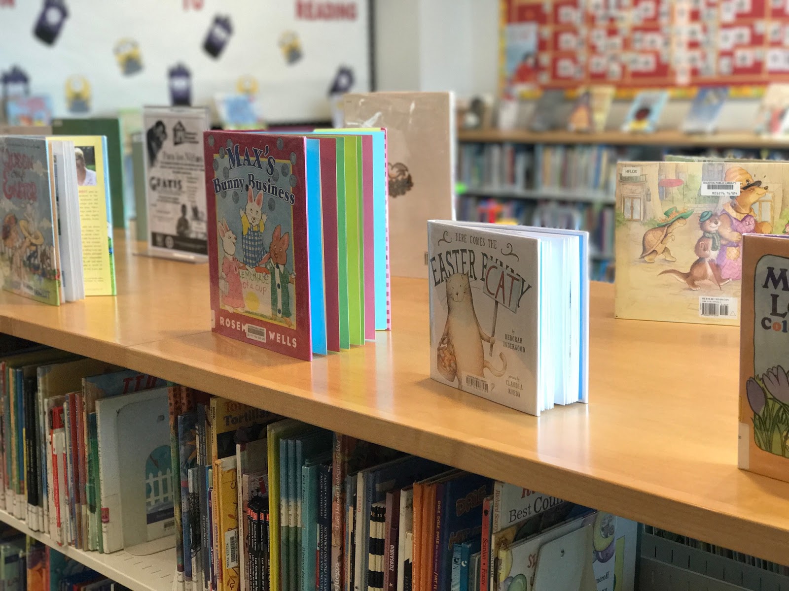 Stanaker Neighborhood Library: April 2017