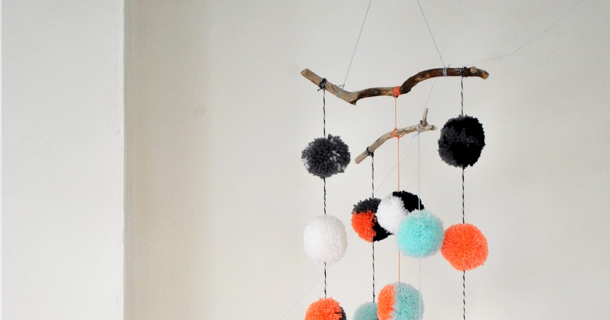 Knicker Elastic Fantastic: DIY - Pom Pom Mobile