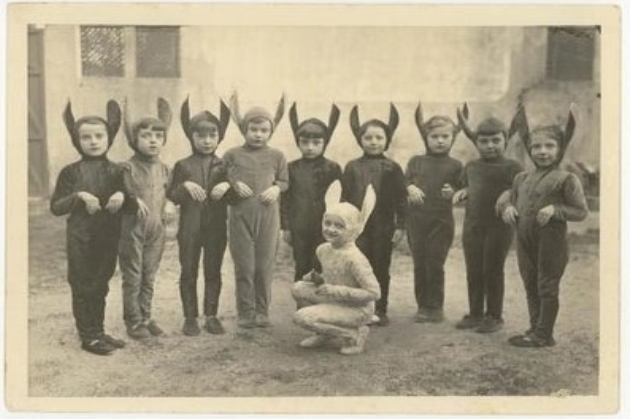 Fascination With Fear: OCTOBER 30: THIRTY VINTAGE COSTUMES THAT MAKE US ...