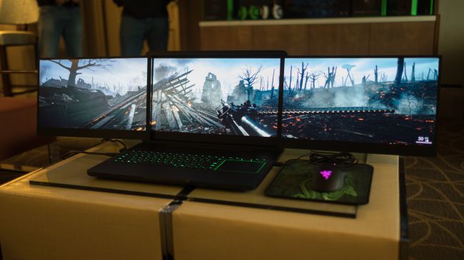 The latest 3 monitor Razer gaming laptop looks amazing! WOW! - Tech ...
