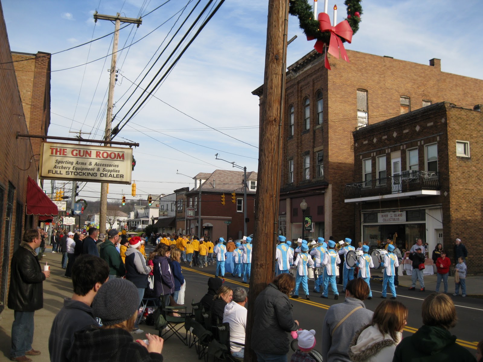 Oak Glen High School Marching & Concert Band♫: Chester Christmas Parade ...