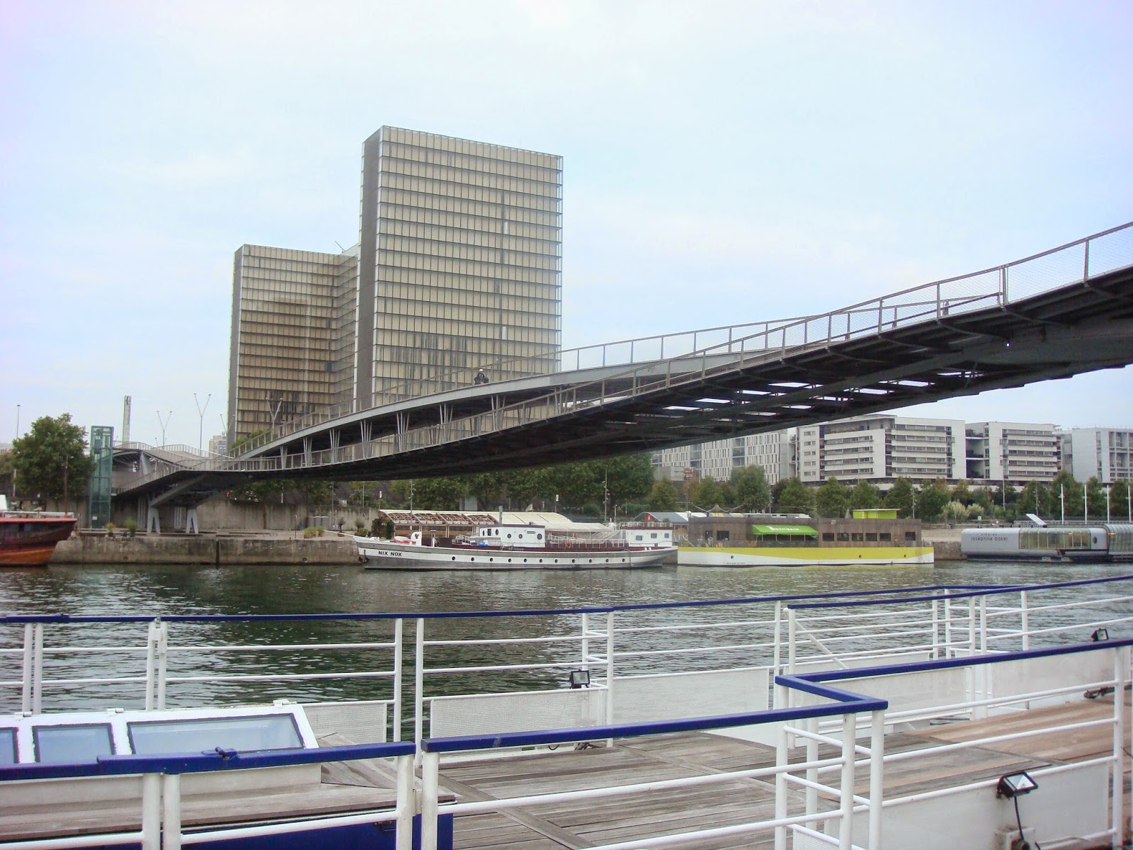 Bridge Museum: Passerelle Simone-de-Beauvoir