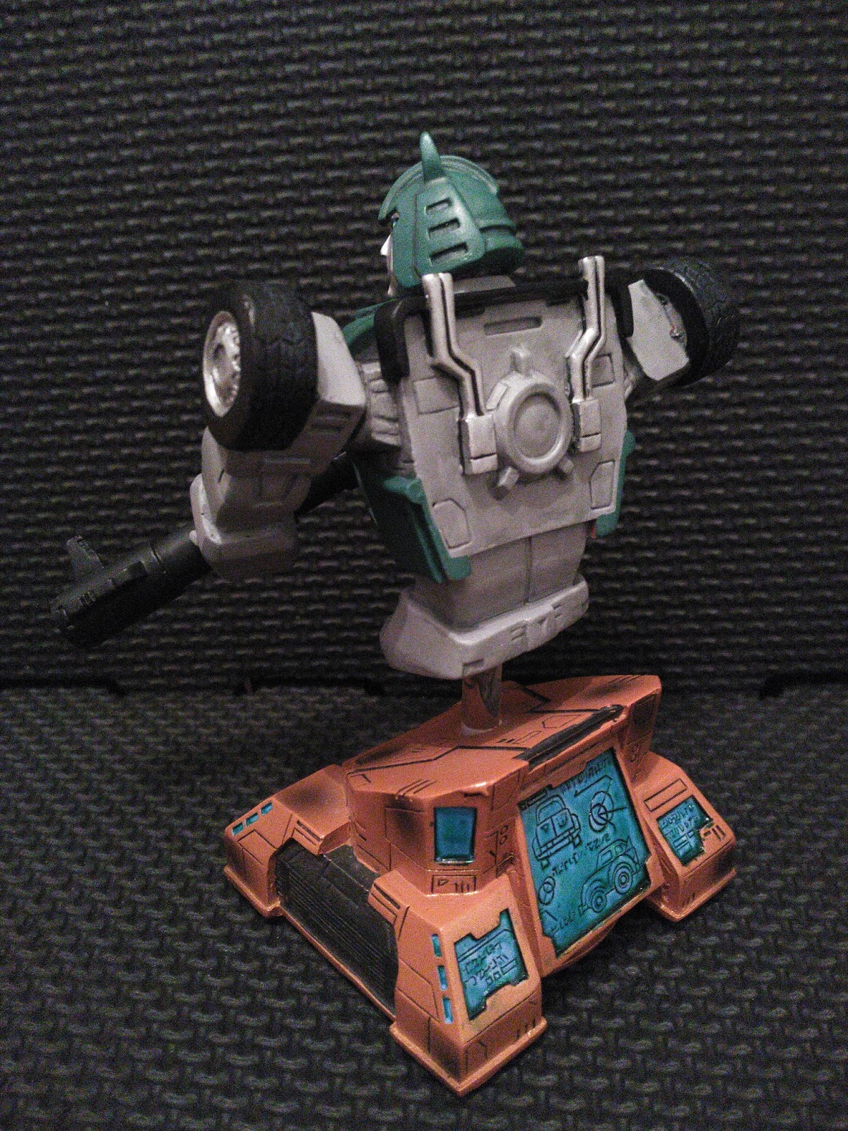 Metal Invaders: TRANSFORMERS G1 TAP-OUT BUST