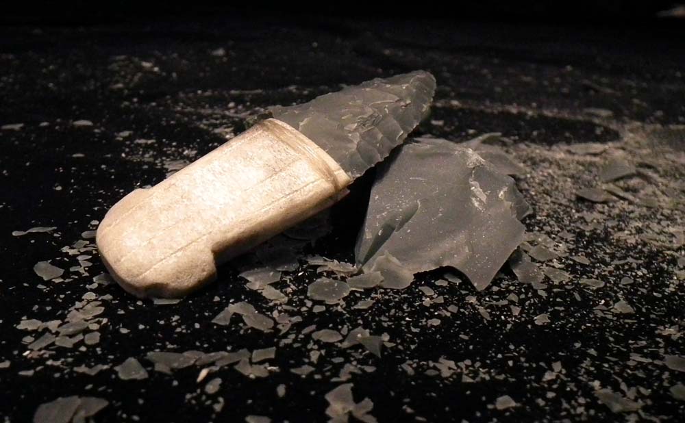 Elfshot: Knapping a Dorset Palaeoeskimo Knife; A Photo Essay