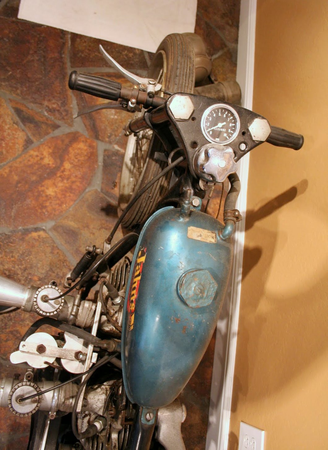 El Corra Motors: lovely patina