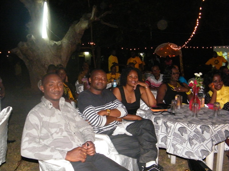 FUNGA MWAKA YA FRIENDS ON FRIDAY EXTRAVAGANZAAAA SI MCHEZO. « Uncle Jimmy