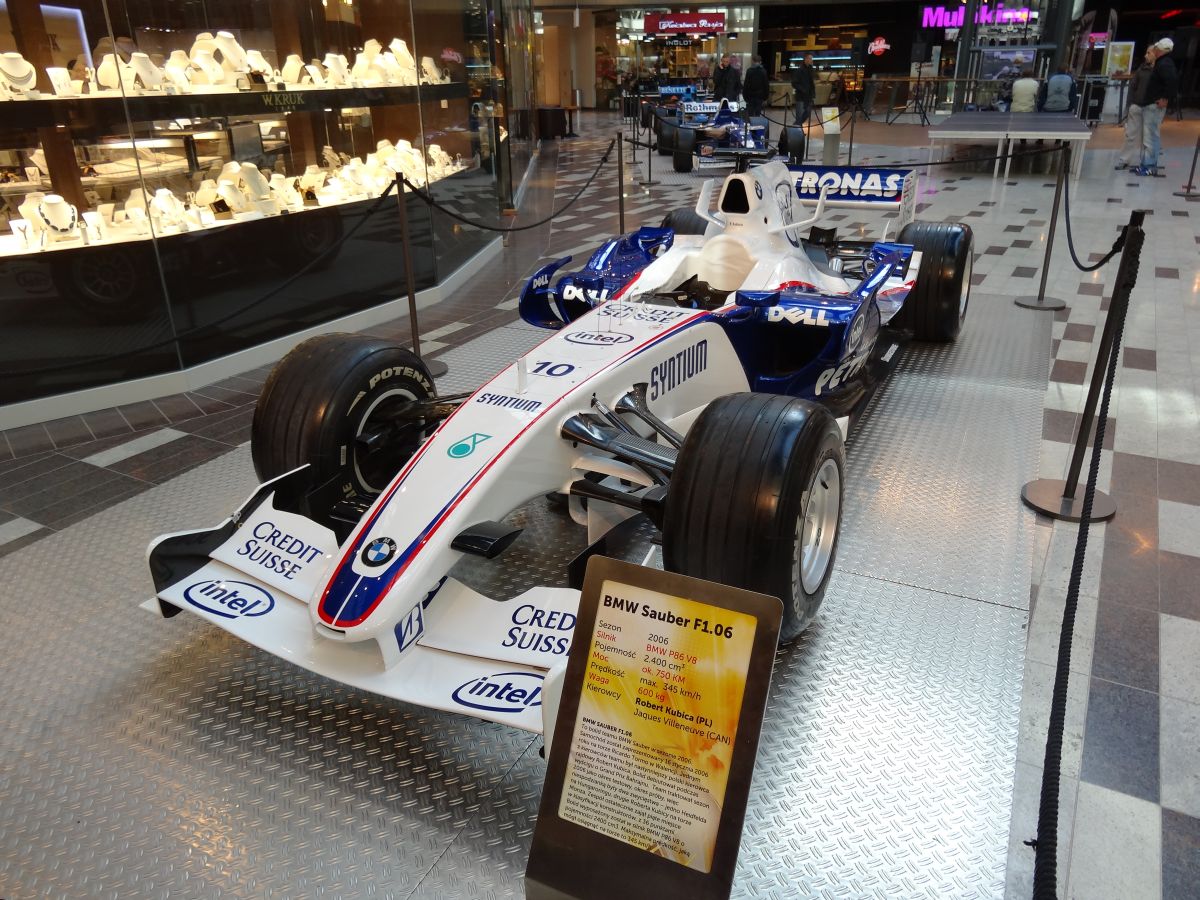 Autentyczne bolidy F1 na wystawie w Galerii Korona Kielce. ... ale czy ...