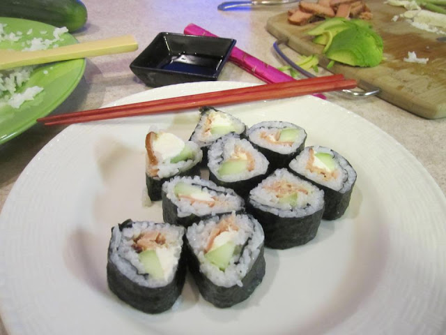 ..Pinay kid explores the WORLD..: Sushi Making 101