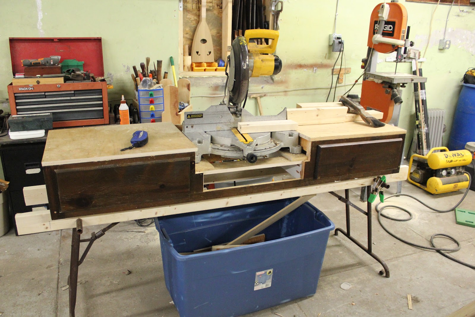 Sleepydog's Wood Shop: Miter Saw Stand, From a Water Bed?