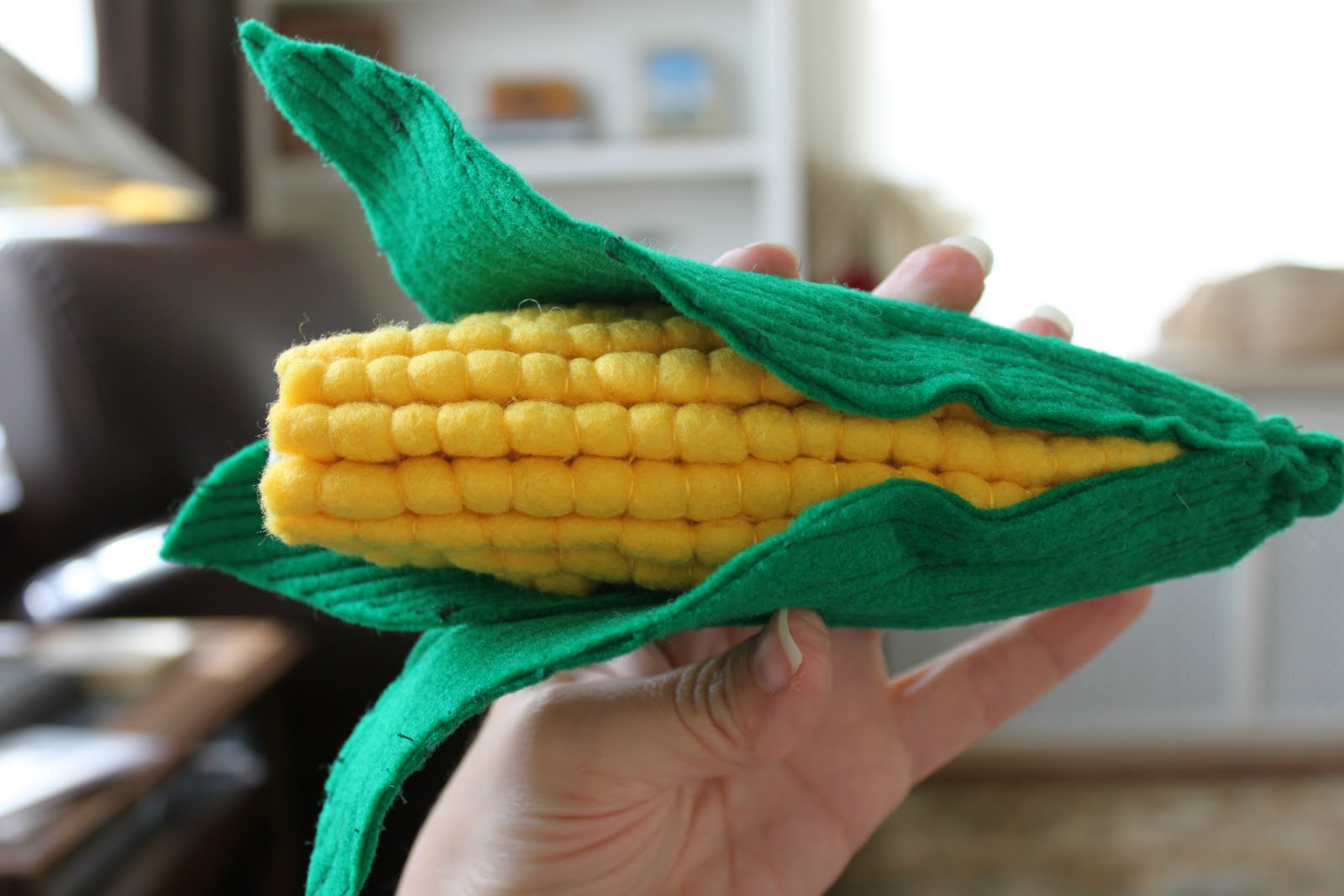 While Wearing Heels: I Heart Fake Food - Felt Corn Tutorial