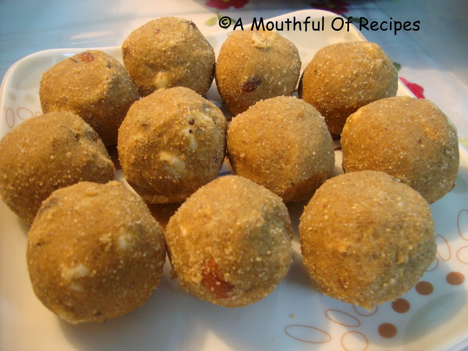 A Mouthful Of Recipes: Panjiri ladoo / Gound ladoo : Diwali n Winters ...
