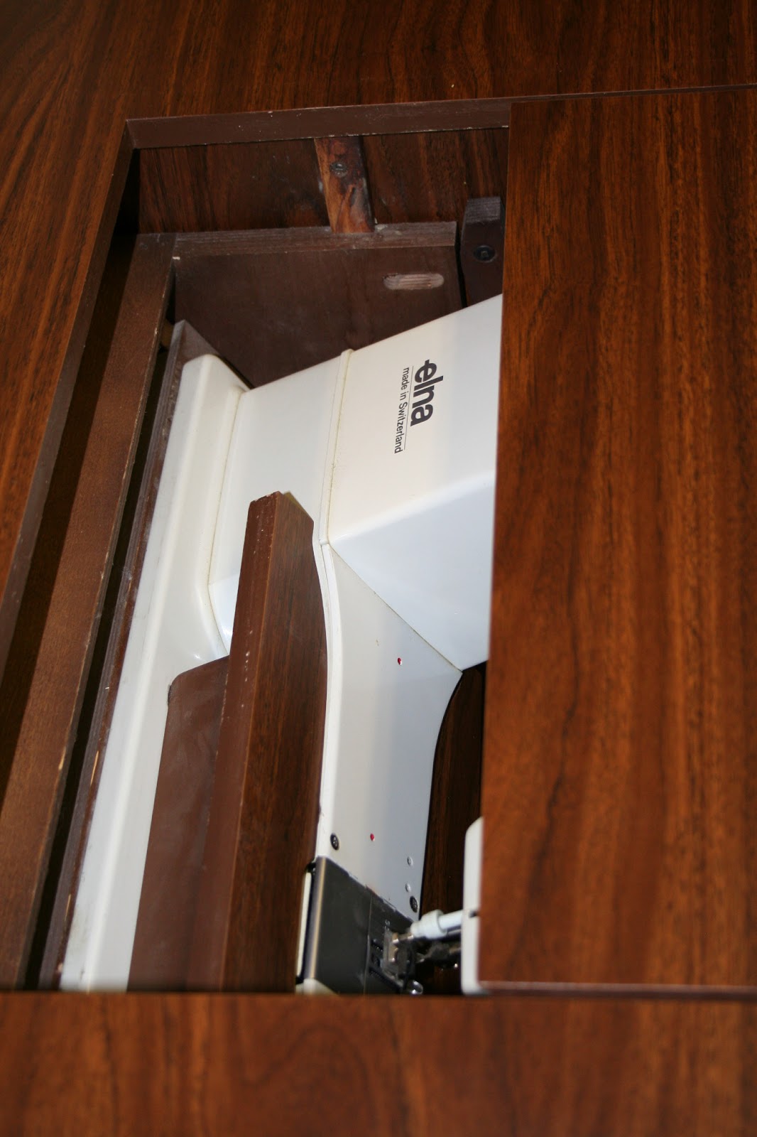 Tammy's Craft Emporium: Elna SU 62C sewing machine - meet Ella.