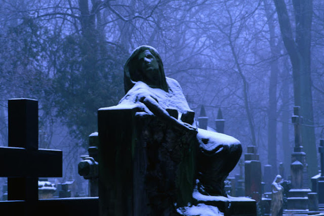 Something wicKED this way comes....: Sunday's Sinister Snow Scenes ...