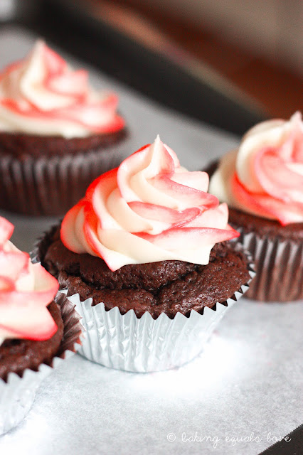 baking = love: New skills and how to pipe two toned frosting swirls