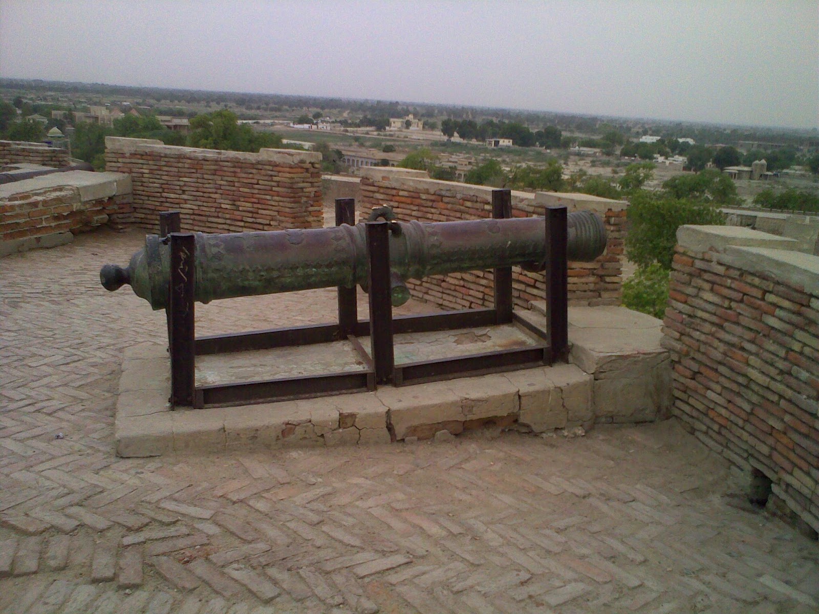 welcome to Pakistan's Cultural Guide and wallpaper: umerkot fort ...