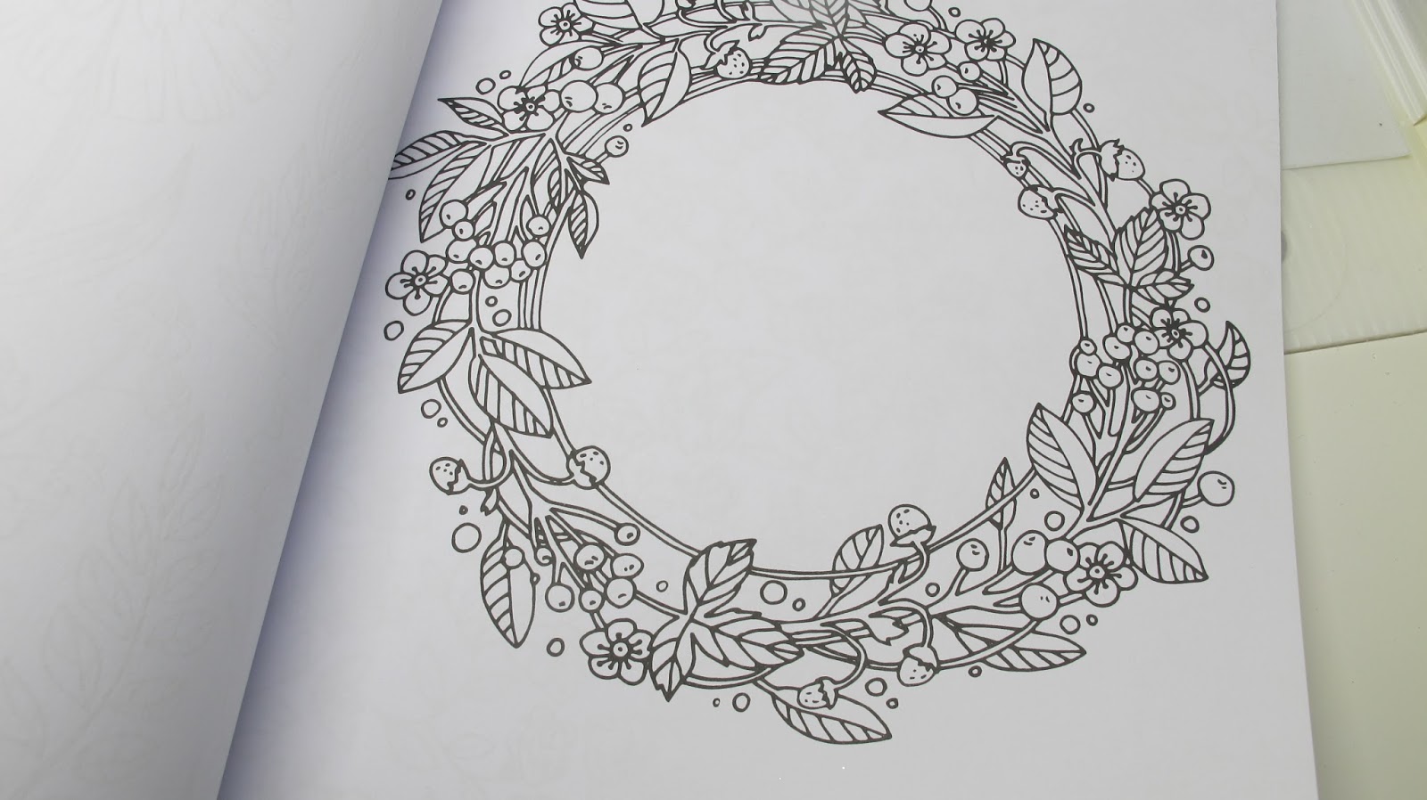 Going Buggy: Like Colouring? Giveaway.........