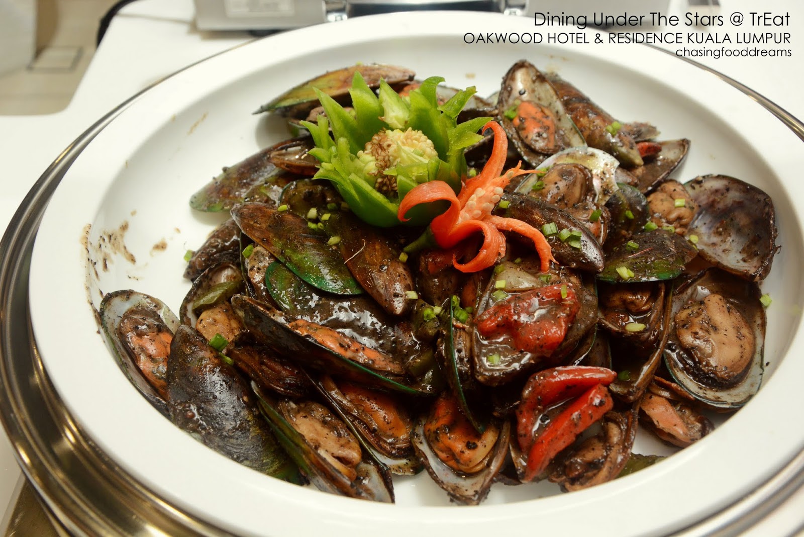 CHASING FOOD DREAMS: Buka Puasa @ TrEat, Oakwood Hotel & Residence ...