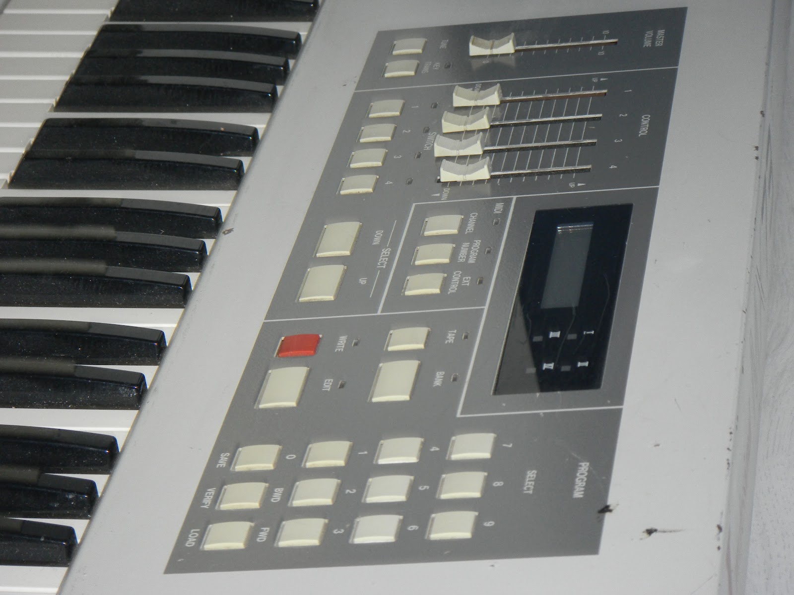 Infrequent Sound [sex.tex] technology: Akai MX-73 MIDI Master Keyboard