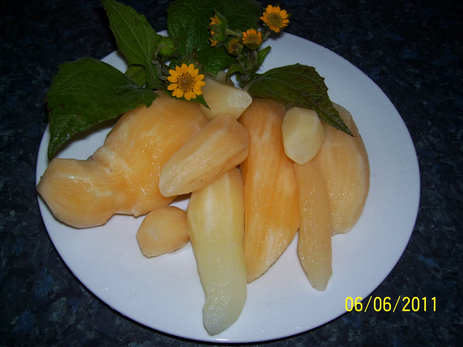 My Cooking and My Garden: Harvesting - Yacon