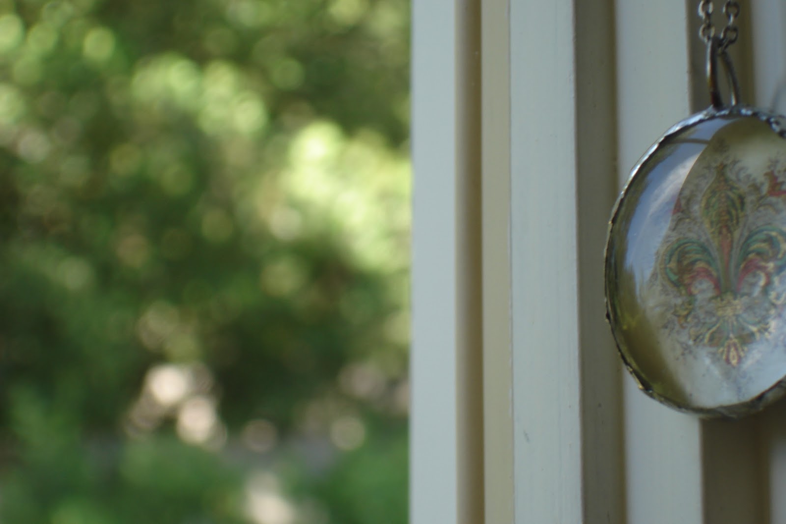 Runaway Thrift: DIY: Microscope Slide Jewelry