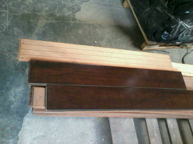 lantai kayu mahogany