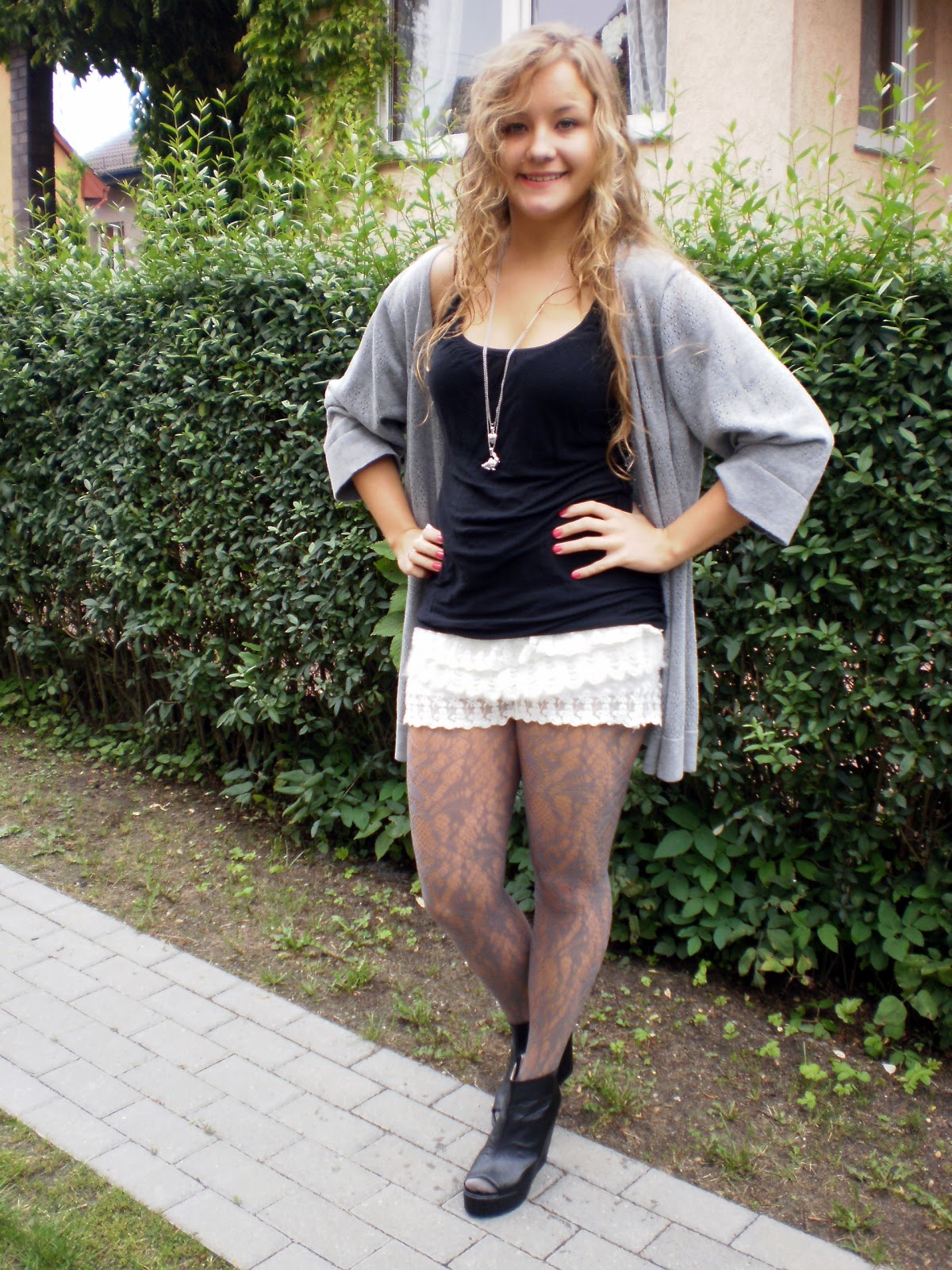 Blogger Interview - Curly fashion - Fashionmylegs : The tights and ...