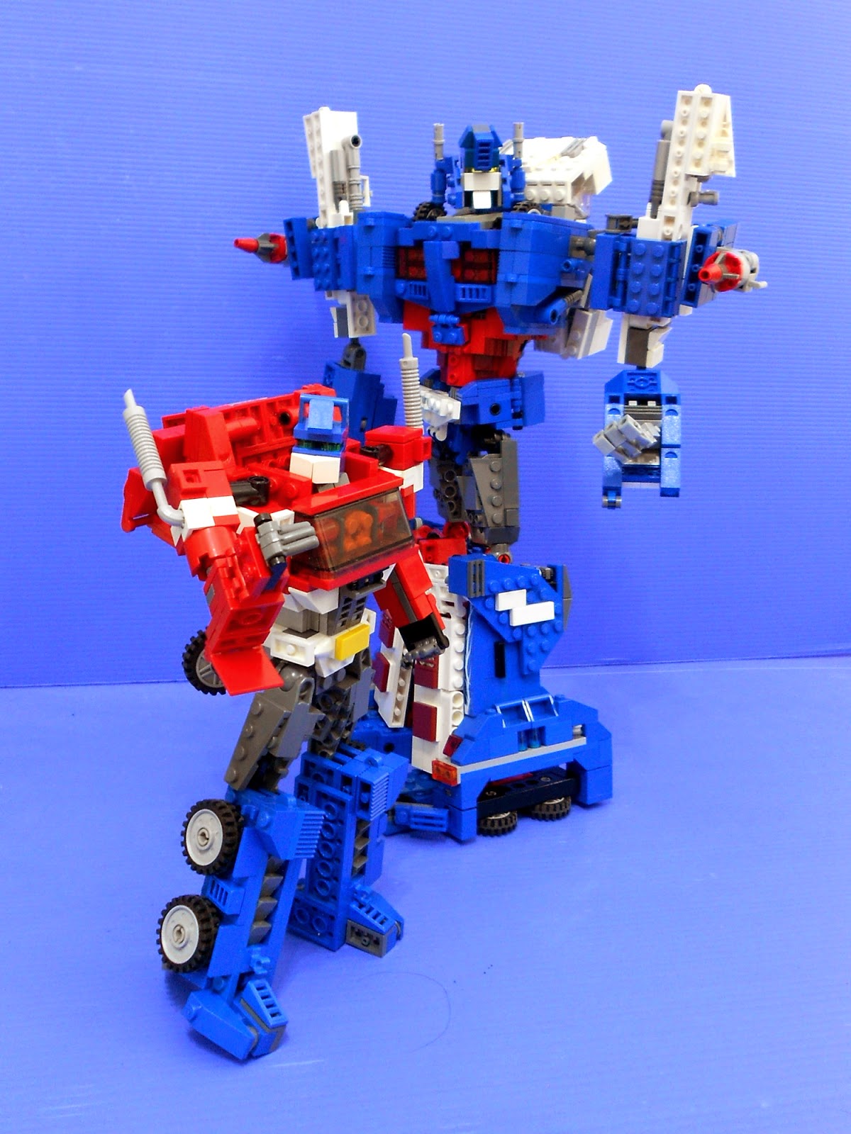Alanyuppie's LEGO Transformers: LEGO Ultra magnus: Part 3 of 3 (Robot mode)