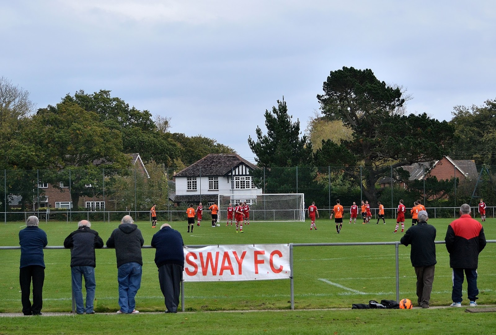 Hopping Around Hampshire: Sway v Four Marks