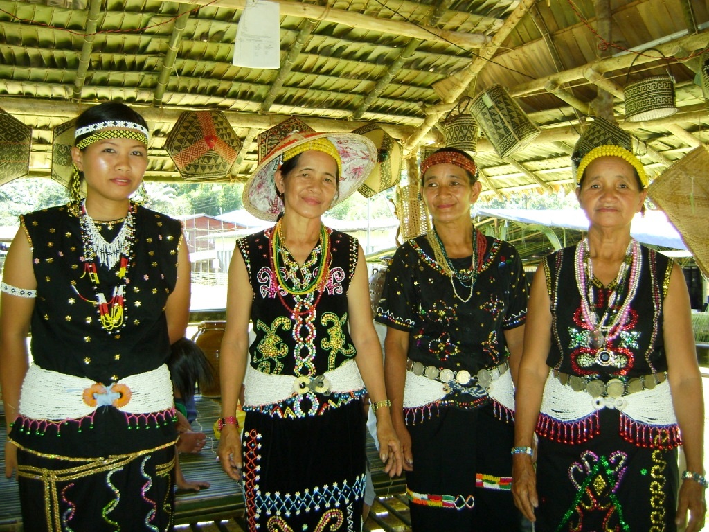 TRUE CONFESSIONS: The Murut Traditional Costume for Women