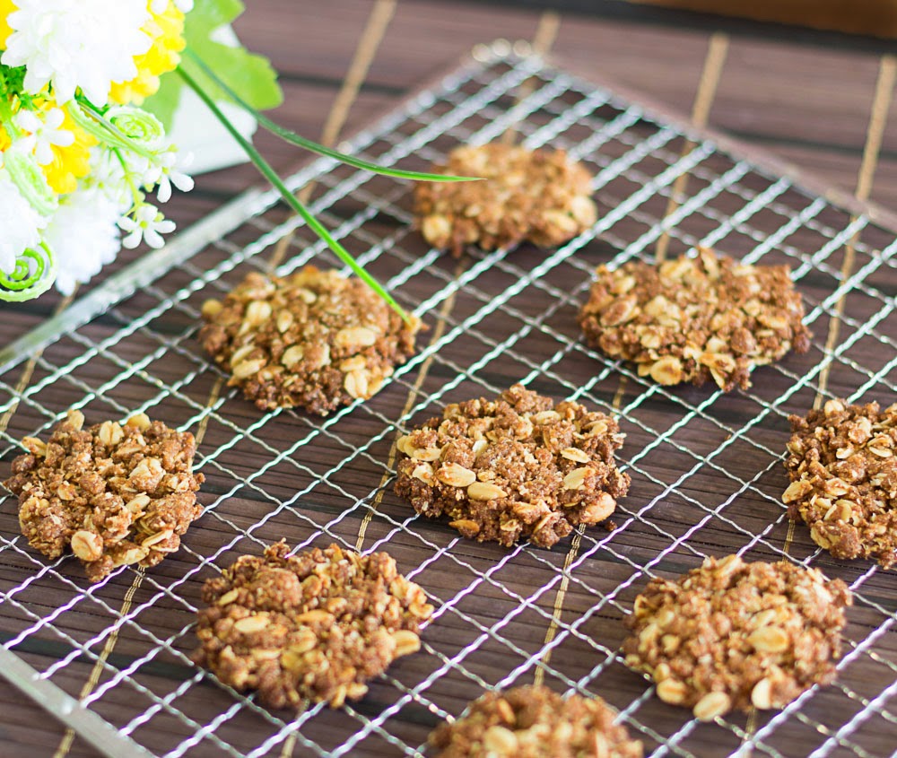 Crispy Anzac Biscuit with Sunflower Seeds | The Yummy Journey