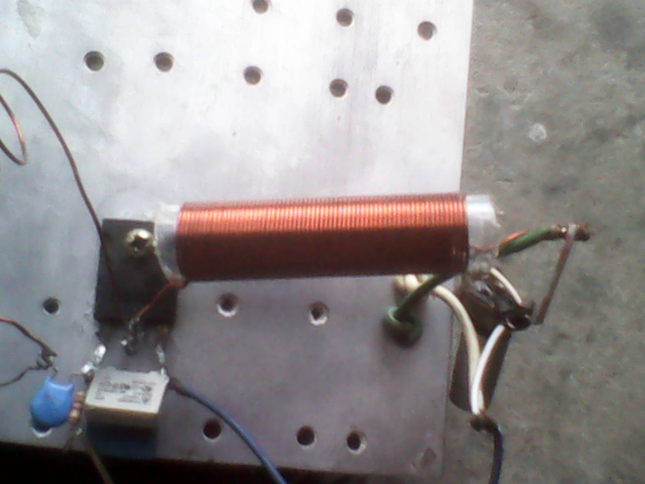 bobina de tesla HFSSTC " high frequency solid state tesla coil